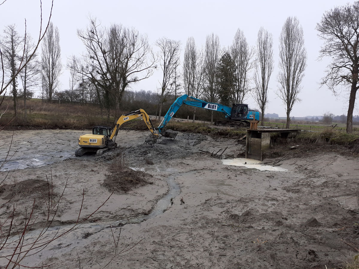 BLOT Curage d'un étang à Montliard