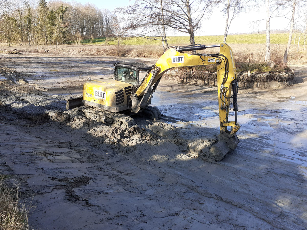 BLOT Curage d'un étang à Montliard