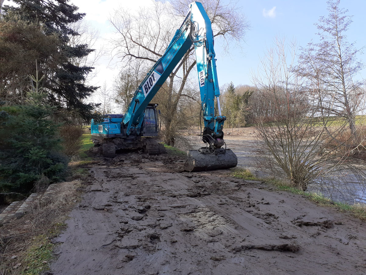 BLOT Curage d'un étang à Montliard